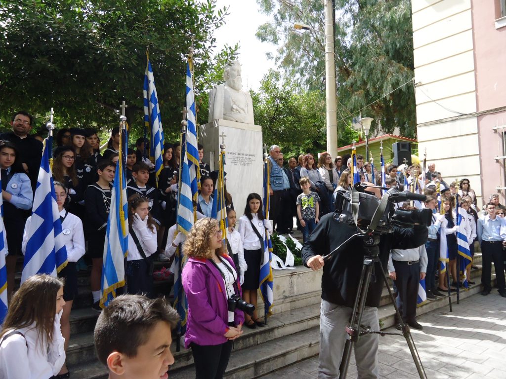 Επιμνημόσυνη δέηση και κατάθεση στεφάνων-Προσκύνημα στο άγαλμα ...