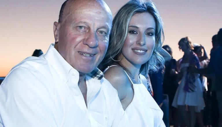 Δ.Αθηναίων: Η κόρη του Μίμη Δομάζου αναλαμβάνει την "Διπλή Αναπλάση ...