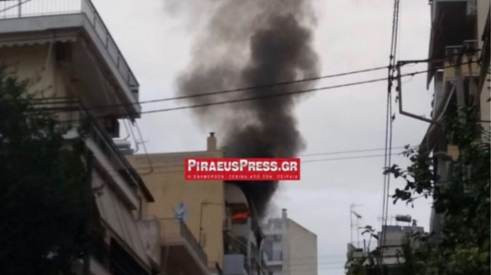 Υπό έλεγχο η φωτιά σε πολυκατοικία στο Κερατσίνι - Aftodioikisi.gr