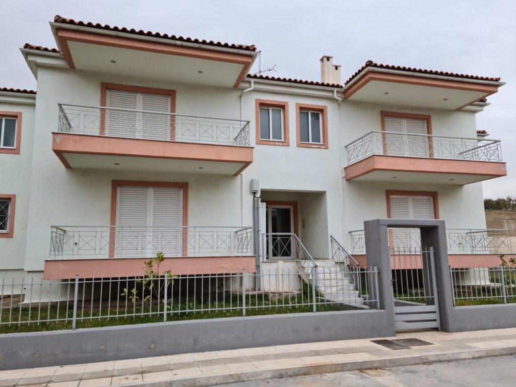 Παραδόθηκαν οι πρώτες 40 εργατικές κατοικίες του ΟΑΕΔ στην Ελευσίνα ...