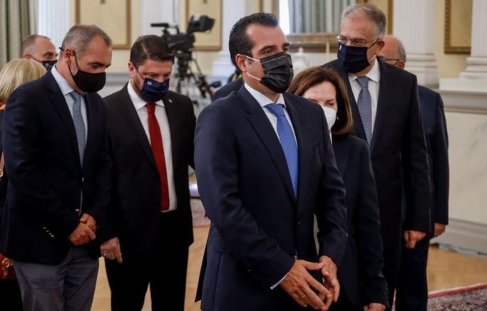 Ορκίστηκαν τα νέα μέλη της κυβέρνησης (φωτο) - Aftodioikisi.gr