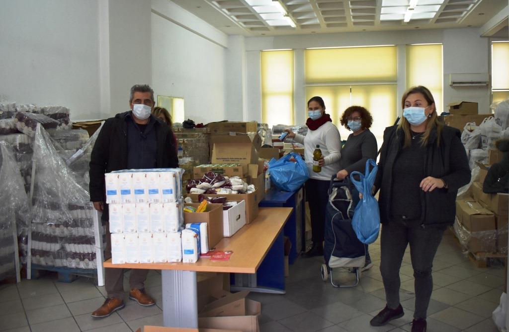 Δ. Φυλής: Ολοκληρώθηκε η μεγάλη διανομή του Κοινωνικού Παντοπωλείου ...