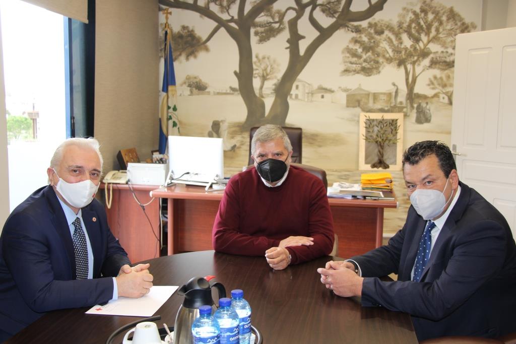 Δήμαρχος Φυλής: Συνάντηση με τον Πρόεδρο του Ελληνικού Ερυθρού Σταυρού ...