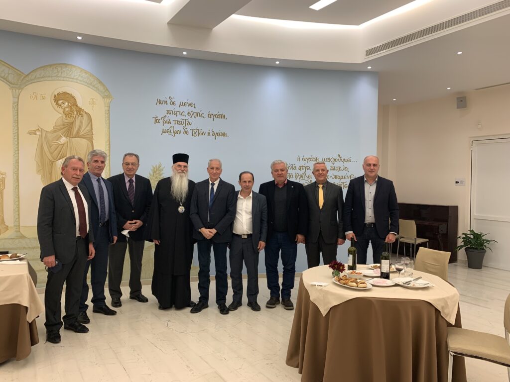 Ο δήμαρχος Σαρωνικού σε σύσκεψη με τον Μητροπολίτη κ. Νικόλαο και ...