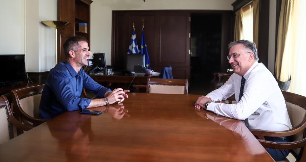 ΑΝΤΑΡΣΙΑ: Μπακογιάννης καλεί Θεοδωρικάκο -Άμεση ανταπόκριση με σκούπα ...