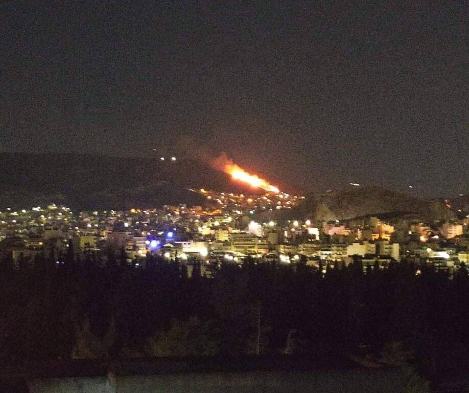 Ξέσπασε φωτιά στο Σχιστό Κορυδαλλού - Aftodioikisi.gr