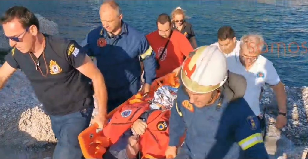 Σάμος -Πτώση ελικοπτέρου: Η στιγμή που ο Ρουμάνος πιλότος βγαίνει στην ...