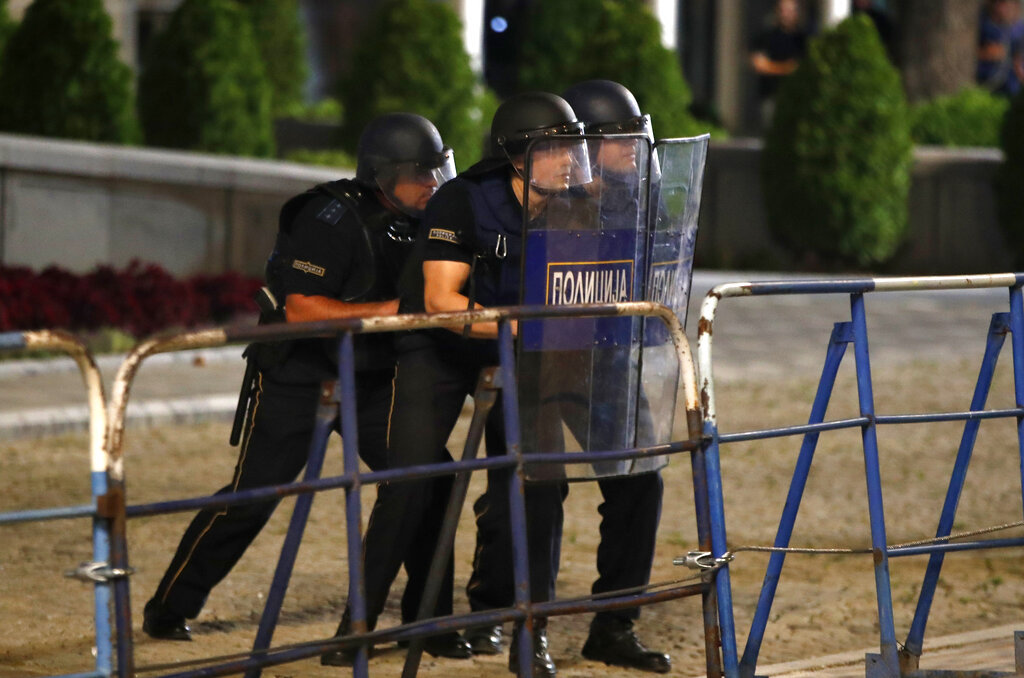 Συνεχίζονται οι διαδηλώσεις στα Σκόπια για την προτεινόμενη συμφωνία με ...