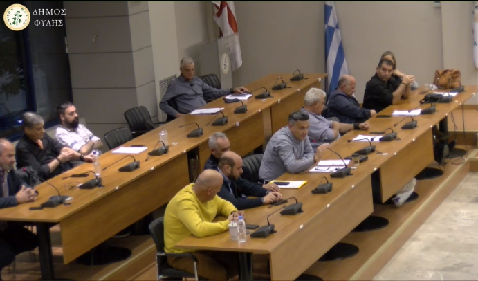 Συνεργείο περισυλλογής αδέσποτων από το Δήμο Φυλής - Aftodioikisi.gr