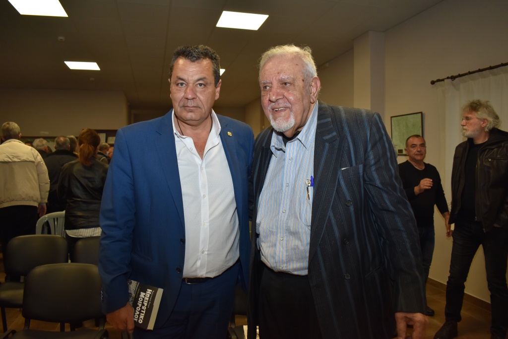 Επίτιμο δημότη θέλει το συγγραφέα Κρις Κινγκ ο Δήμος Φυλής ...