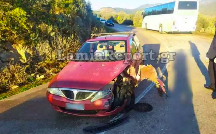 Τροχαίο στην Φθιώτιδα: Σύγκρουση λεωφορείου με αυτοκίνητο - Aftodioikisi.gr
