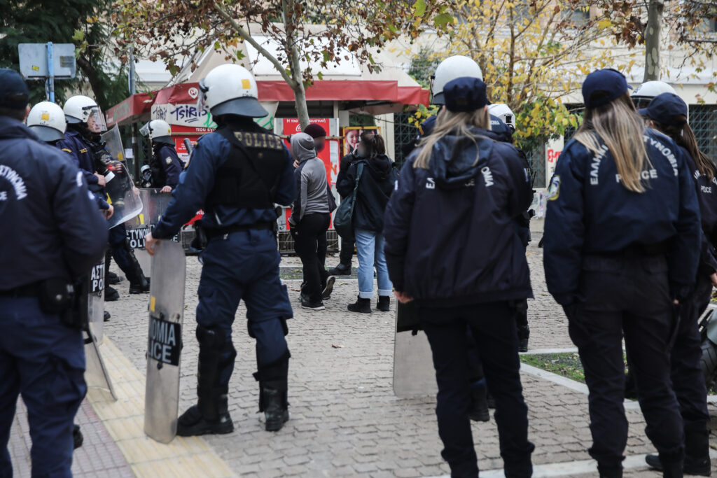 Κατάληψη στη Νομική: Η ανακοίνωση της Αστυνομίας για τα επεισόδια και ...