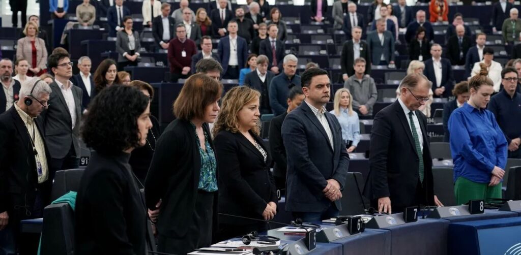 Ευρωβουλή: Ενός λεπτού σιγή για τα θύματα στα Τέμπη - Aftodioikisi.gr
