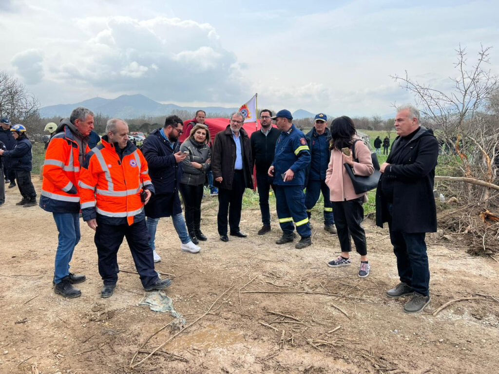 Κλιμάκιο του ΠΑΣΟΚ στα Τέμπη - Aftodioikisi.gr