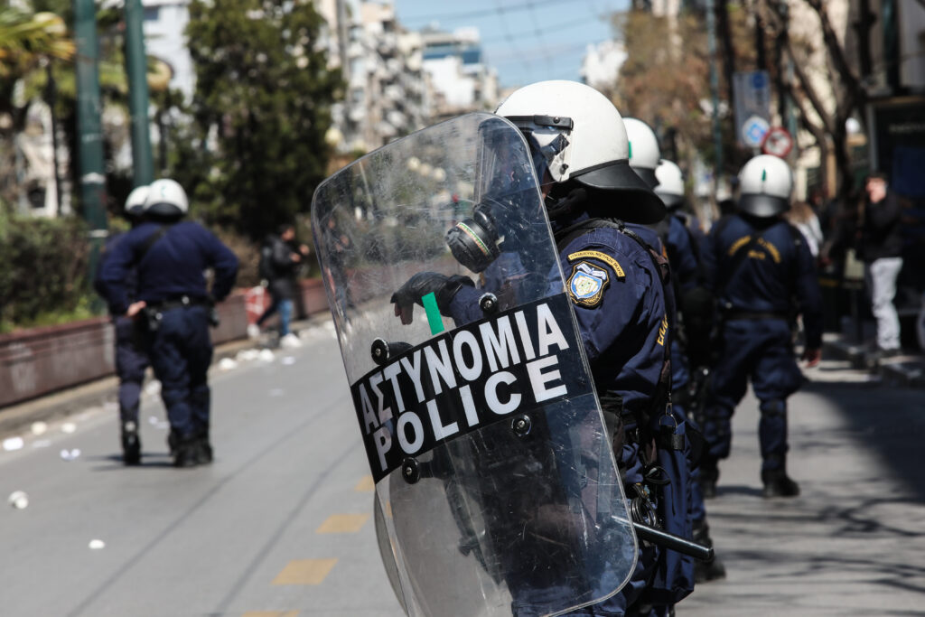 Θεσσαλονίκη: Επίθεση κουκουλοφόρων σε διμοιρία των ΜΑΤ - Aftodioikisi.gr