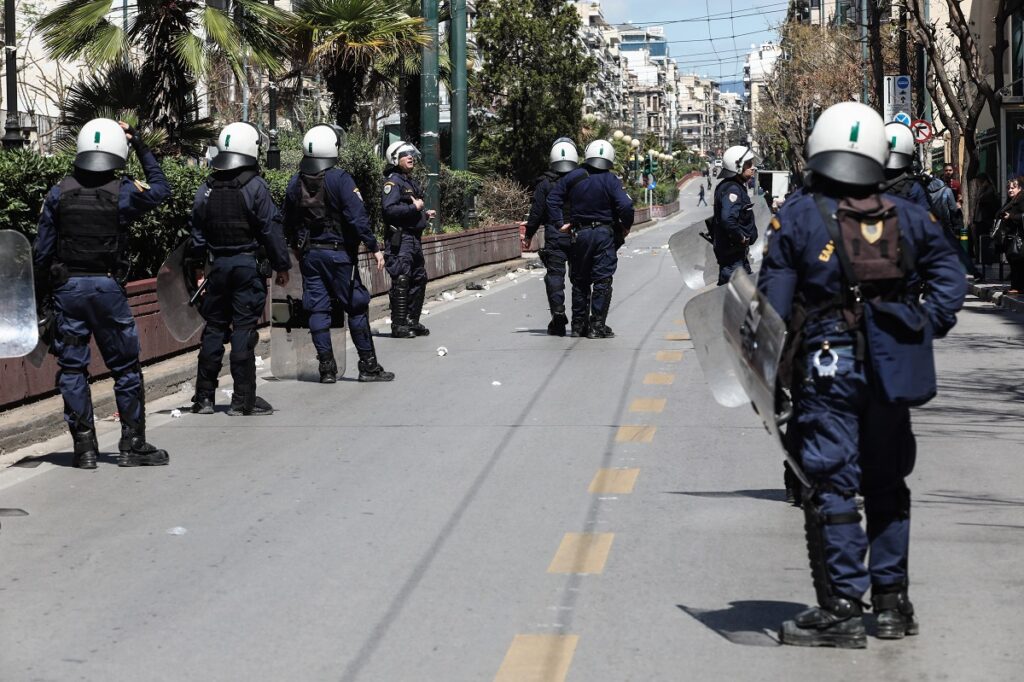 ΑΣΟΕΕ: Συνελήφθη ο αστυνομικός που πυροβόλησε στον αέρα - Aftodioikisi.gr
