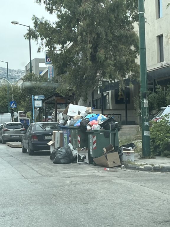 Ξεχειλισμένοι οι κάδοι σκουπιδιών σε Πεντέλη - Μελίσσια (φωτογραφίες ...