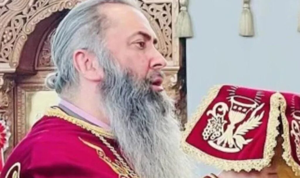 Έλληνας Αρχιμανδρίτης έκλεβε από το παγκάρι και τα έδινε σε εφαρμογές ...