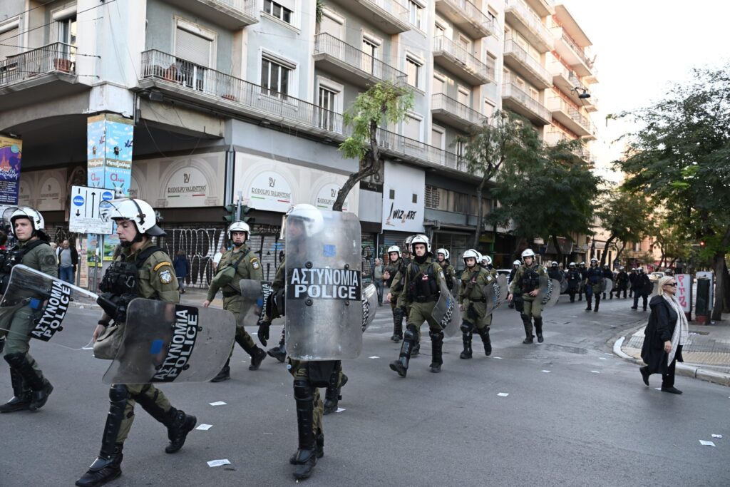 Πολυτεχνείο: Έξι προσαγωγές στο κέντρο της Αθήνας - Aftodioikisi.gr