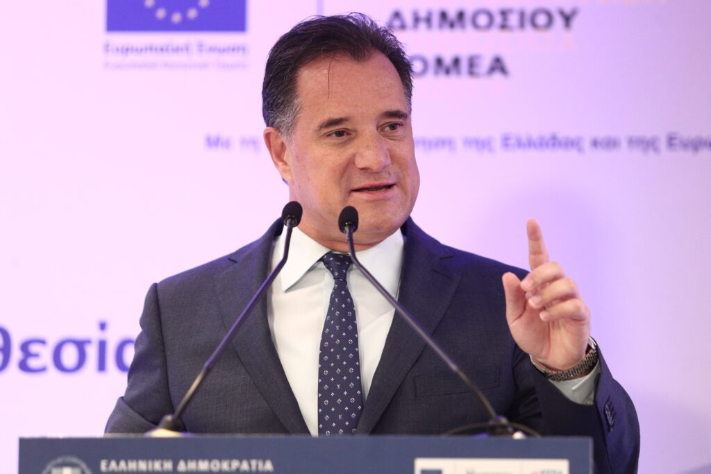 «Λαντζέρης που φιξ τα θινγκς στη κουζίν»- Viral τα... αγγλικά του Άδωνι ...