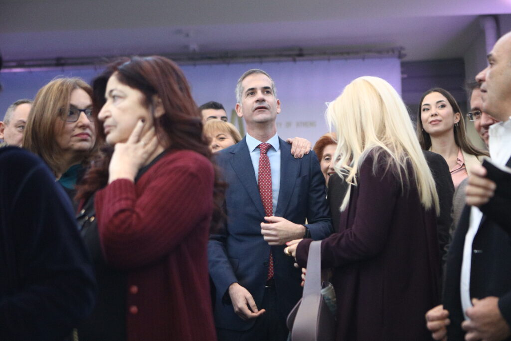 Έντονες αποδοκιμασίες κατά Μπακογιάννη στην ορκωμοσία του νέου δημάρχου ...