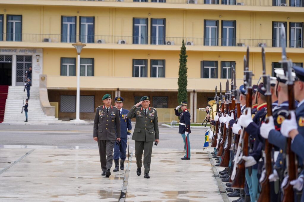 ΓΕΕΘΑ: Υποδοχή του νέου αρχηγού στο στρατόπεδο «Παπάγου» - Aftodioikisi.gr