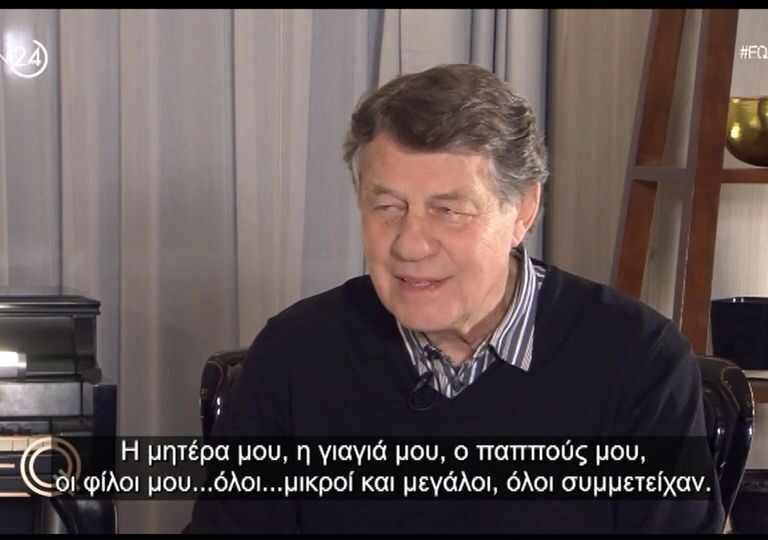 Συγκινητικός Ότο Ρεχάγκελ: Τραγουδάει τον Εθνικό μας ύμνο σε άπταιστα ...