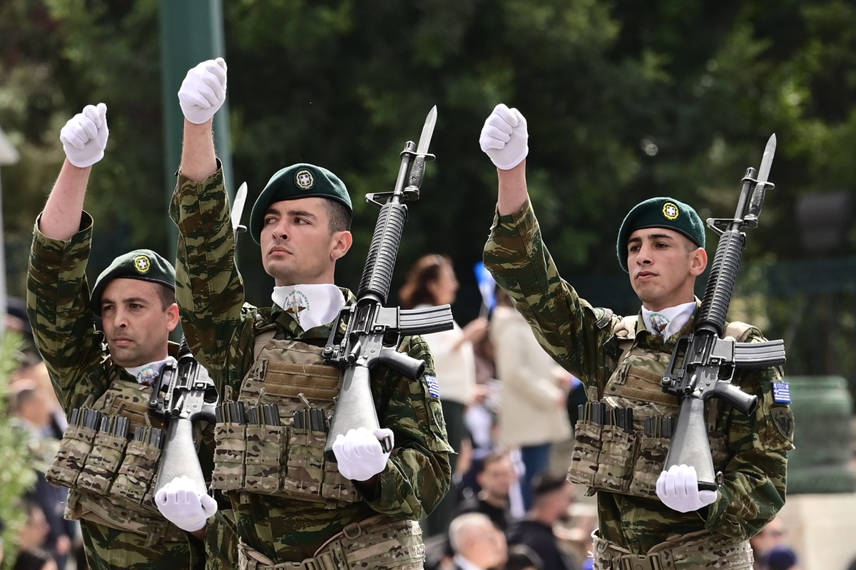 25η Μαρτίου: Η μεγάλη στρατιωτική παρέλαση (βίντεο, φωτο) - Aftodioikisi.gr