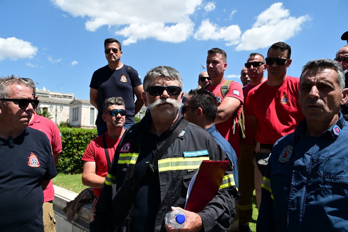 Ξεκίνησαν τις κινητοποιήσεις οι εποχικοί πυροσβέστες - Aftodioikisi.gr