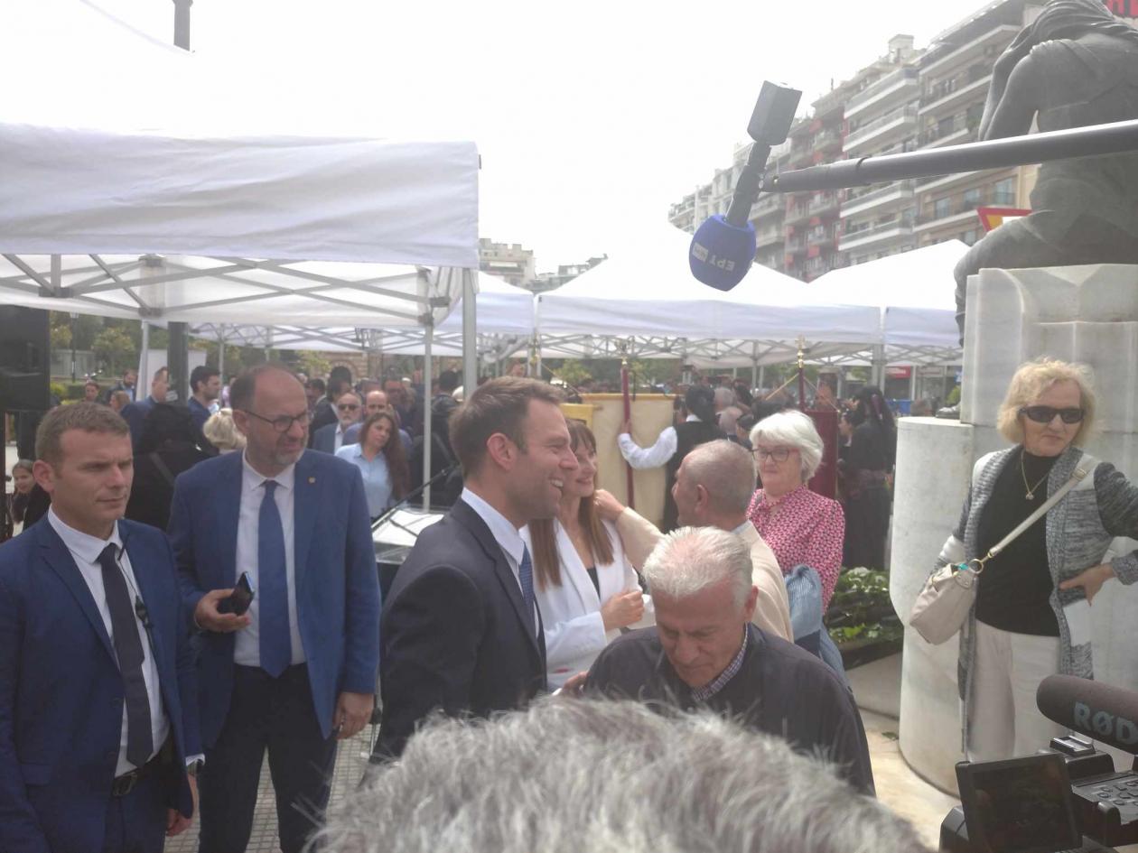 Όταν ο Κασσελάκης αγκάλιασε τον Ψωμιάδη - Aftodioikisi.gr