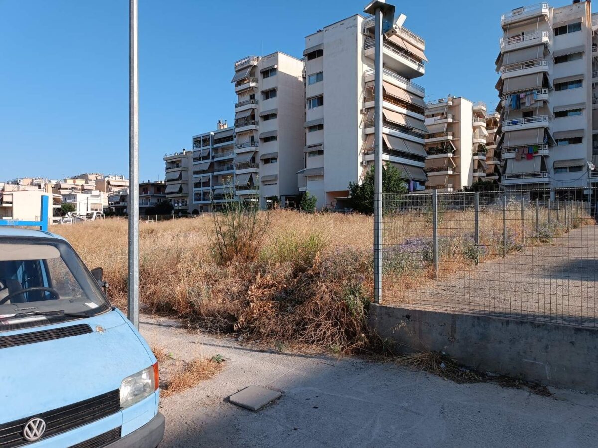 «Εμπρηστικές βόμβες» τα ακαθάριστα οικόπεδα στη Λάμια - Aftodioikisi.gr