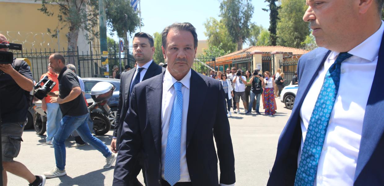 Απόστολος Λύτρας: Μυστήριο με τα 28.000 που βρέθηκαν στα ρούχα του ...