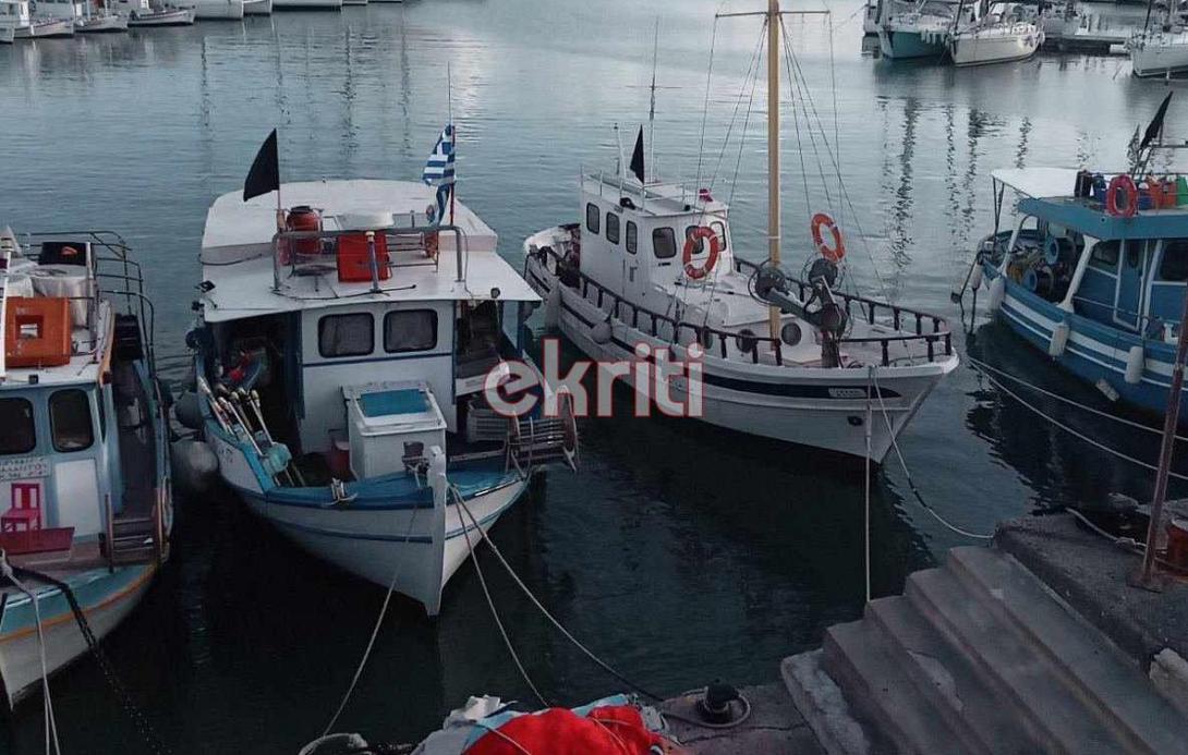 Ηράκλειο: Κλείνουν το λιμάνι με μαύρες σημαίες στα καϊκια οι αλιείς ...