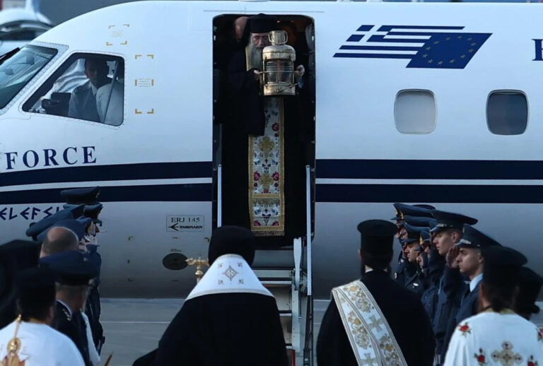 Εφτασε το Αγιο Φως στην Ελλάδα από τα Ιεροσόλυμα - Aftodioikisi.gr
