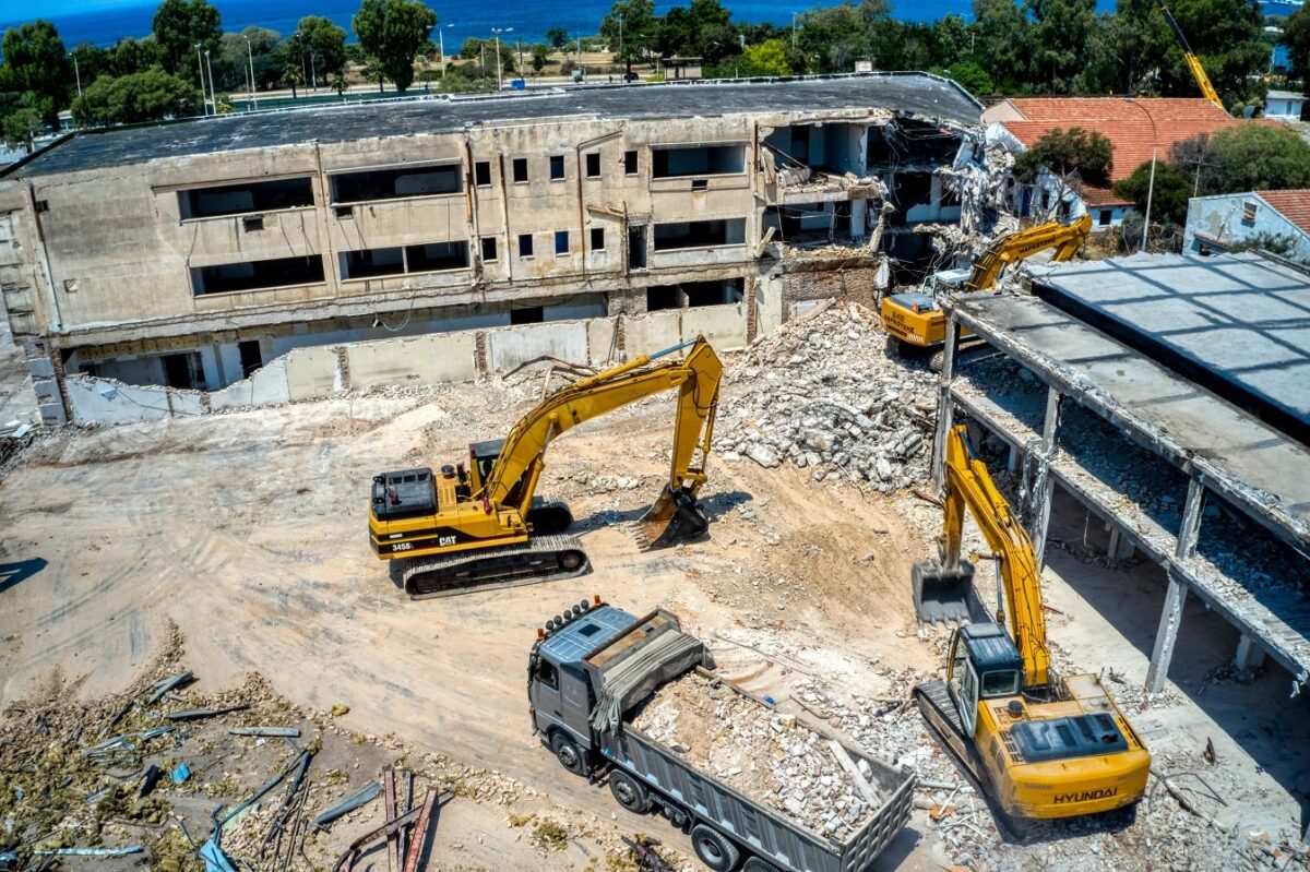 Αλιμος: Οι κάτοικοι αντιμετωπίζουν προβλήματα με τα χώματα και τη σκόνη ...
