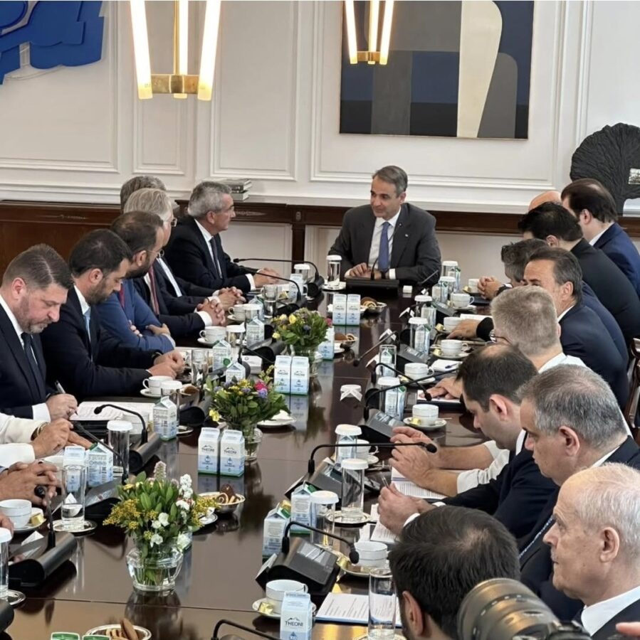 Συνάντηση με Μητσοτάκη: Ποιοι υπουργοί συμμετείχαν μαζί με ...