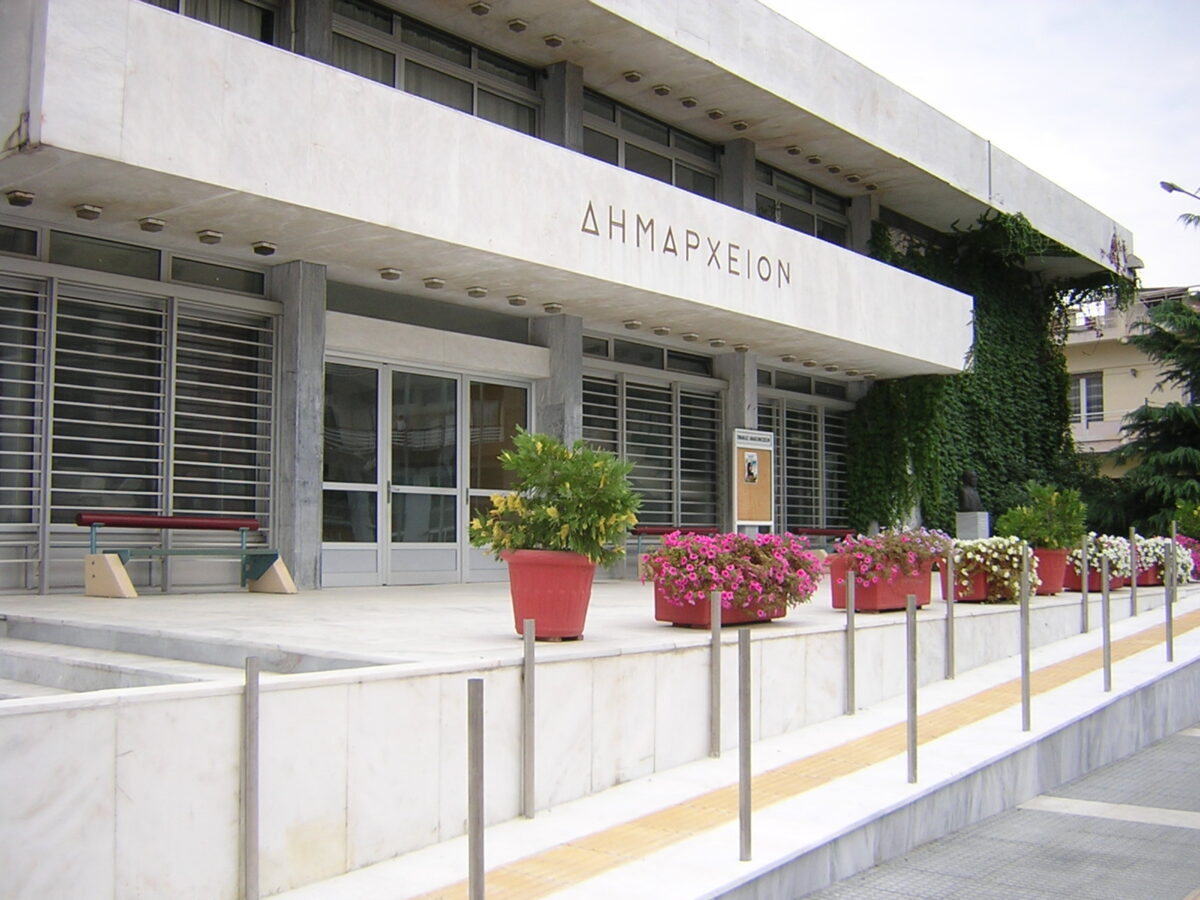 Δήμαρχος έπαυσε αντιδήμαρχο μέσω ραδιοφώνου -Τι λέει η «τέως» για την ...