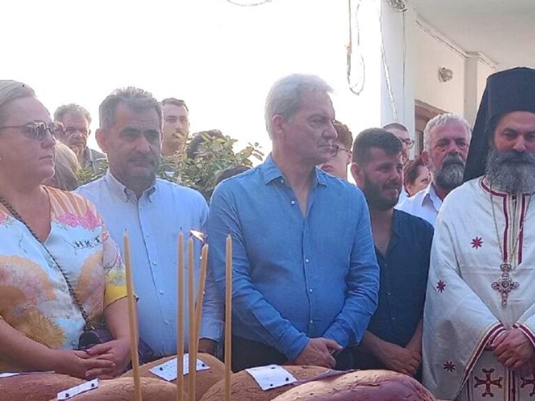 Ο «παριζιάνος» βλαχοmayor αγκαζέ με τον («κολλητό» του) «φραπέ ...