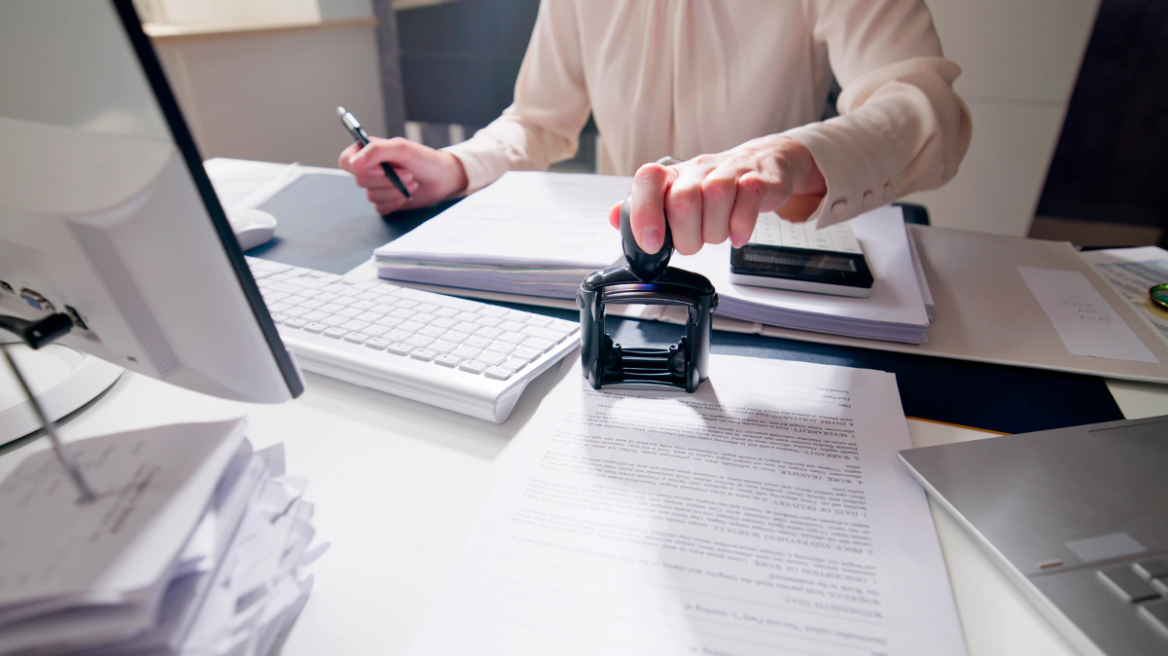 Παρέμβαση του ΣτΠ για βεβαίωση αναδρομικών αποδοχών δημοσίας υπαλλήλου - Aftodioikisi.gr